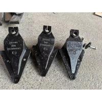 China Front Spring Steel Lifting Lug for SZ970000736 Shakman M3000/F3000 OEM Standard Size for sale
