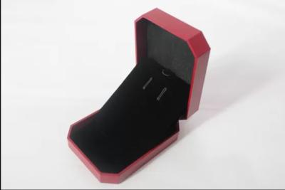 China CMYK Velvet Necklace Gift Box SGS Leather Jewelry Gift Boxes Luxury Handmade Glossy for sale