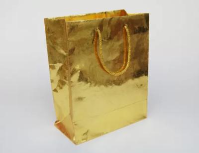 China Promotional Gift Branded Paper Bags SGS 200gsm Custom Printing 23 X 35 X 12.5cm for sale
