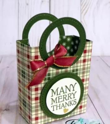 China 4C / 0C Kraft Paper Carrier Bags 300GSM Christmas Gift Paper Bags for sale