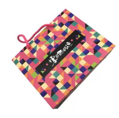 China 0.5kg Branded Paper Bags Custom Design And Printing Paper Gift Bag for sale