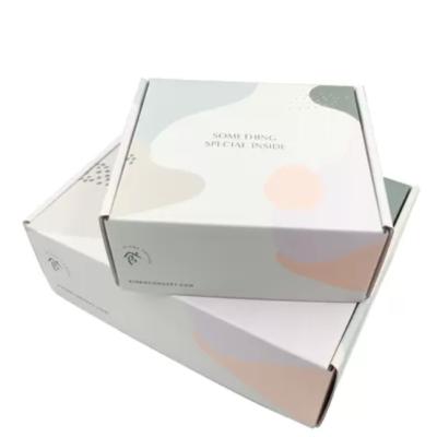 China Recyclable Cardboard Packaging Boxes Matt Lamination Corrugated Mailing Box White for sale
