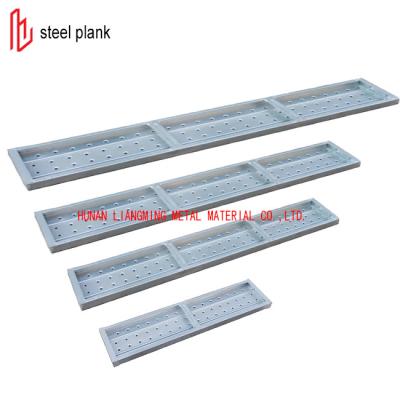 China Pre Galvanized Scaffolding Steel Plank 1m-4m Length Hook On Boards BS1139 for sale