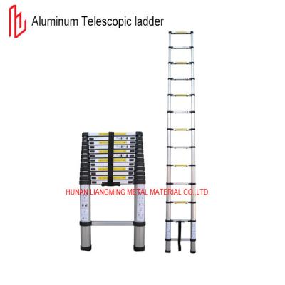 China Telescopic Aluminum Straight Ladder 30cm Step Distance EN131 Certified 150kg Load for sale