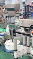 China Fully automatic double-sided labeling machine CH-902 for laundry detergent, shampoo, front and back labels, square bottles, mineral water, double-sided labeling machine for sale