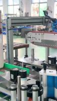 China Fully automatic double-sided labeling machine CH-902 for laundry detergent, shampoo, front and back labels, square bottles, mineral water, double-sided labeling machine for sale