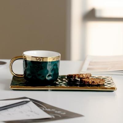 China Elegant Black Ceramic Mugs With Gold Accents Wavy Textures For Coffee Tea Pastry Pairings Modern Minimalist Design for sale
