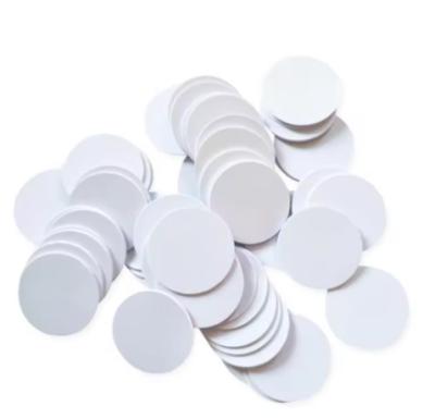 China Round Coin Tag 125Khz Frequency Waterproof Tk4100 4168 T5577 25mm Mini PVC RFID Chip Card for sale