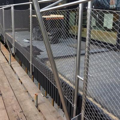 China Corrosion Resistant High Strength Wire Rope Mesh for Outdoor Applications and Steel Rope Net for sale