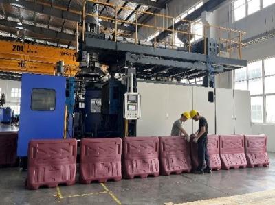 China HDPE Plastic Extrusion Blow Molding Machine 160L EBM for Roadblocks for sale