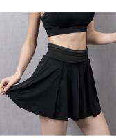 China Moisture Wicking Black Running Skirt Shorts with Phone Pocket 210g Polyester Spandex for sale