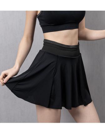 China Moisture Wicking Black Running Skirt Shorts with Phone Pocket 210g Polyester Spandex for sale