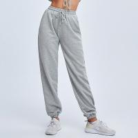 China Women Winter Running Crop Top and Jogger Pants Set 260g Polyester Spandex Custom Size XS-5XL for sale