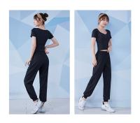 China Breathable 190g Short Sleeve T Shirt and Joggers Set Ladies Athletic Wear for sale