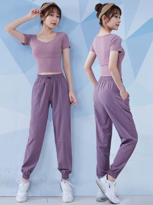 China Breathable 190g Short Sleeve T Shirt and Joggers Set Ladies Athletic Wear for sale
