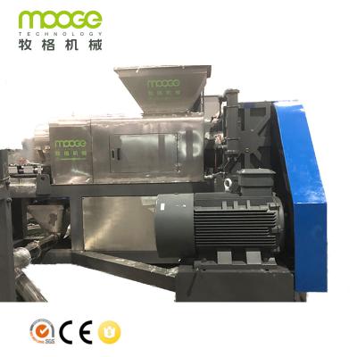 China Hot Cut PE PP Plastic Pelletizing Machine 300-1000kg/H Capacity with 2-3% Final Moisture Content for sale