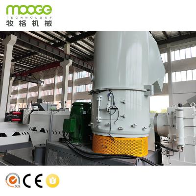China Waste Film Recycling PP Woven Bag Plastic Granulator Machine 100-200mm Screw 150-1000kg/hr Capacity for sale