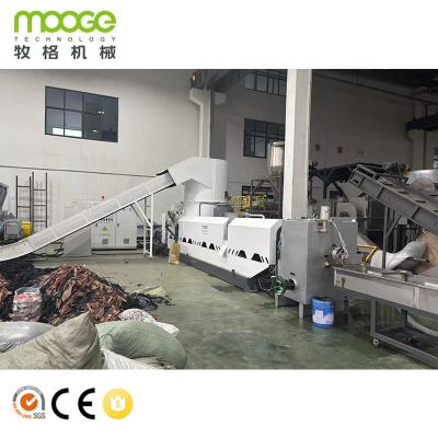China 160kW Motor Power PET Fiber Recycling Line with 500 kg/hr Capacity for Polyester Yarn Pelletizing for sale