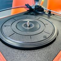 China Vintage Record Player With Built In Speakers , 3 Speed Turntable With Speakers for sale
