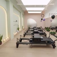 China Aluminum Pilates Reformer Machine Bed 2480x580x380mm Commercial Use for Body Building for sale