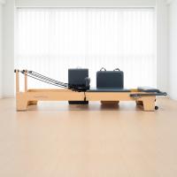 China Jaalee Commercial Maple Wood Pilates Reformer 2480x680x350mm for Gym Studio for sale