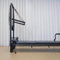 China Aluminum Alloy Full Track Pilates Reformer with Half Tower 2200x740x2030mm CE Certified for sale