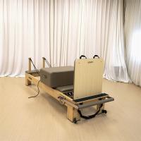 China Maple Wood Pilates Reformer 2480x680x350mm Portable Plate Shaper Cushioned Yoga Machine for sale