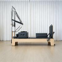 China Direct Factory Multi-layer Solid Wood Pilates Reformer With Half Tower Customizable Frame Surface Leather Logo Complete Matching Accessories for sale