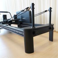China Black Full track Pilates Aluminum Pilates Reformer Machine Portable Studio Use Pilates Reformer Aluminum Alloy Fitness Bed for sale