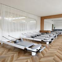 China Durable High Quality Pilates Reformer Adjusted Body Design Healthy Studio Commercial Beech Reformer Pilates Machine for sale