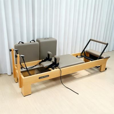 China Professional Beech Wood Pilates Reformer with Integrated Footbar and Adjustable Spring Resistance for sale