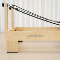 China Professional Maple Wood Pilates Reformer Machine with 5 Adjustable Springs and Compact Size 2250*630*300mm for sale