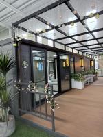 China 40ft Expandable Container Home with 72m2 Floor Area Corrugated Metal Roofing and Ready-to-use Plumbing for sale
