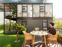 China Fireproof Expandable Prefab Homes with Customizable Layout and Galvanized Light Steel Frame for sale