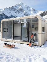 China Windproof Apple Capsule House for 2 People with 12 KW Power Consumption for sale