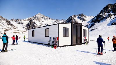 China 3.75 Tons Weight Prefab Folding House with L9000*W6220*H2480mm Expanded Size and L8540*W6060*H2240mm Internal Dimensions for sale
