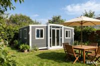 China Foldable 20ft Container with Galvanized Light Steel Frame 37 Square Meters Floor Area and Wet-Dry Separation Bathroom for sale