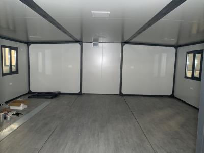 China Foldable 20ft Container with Wet-Dry Separation Bathroom, Thermal and Sound Insulation, and 30-40 Years Life Span for sale