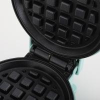 China Commercial Mini Stuffed Waffle Maker 550W For Dorm Rooms for sale