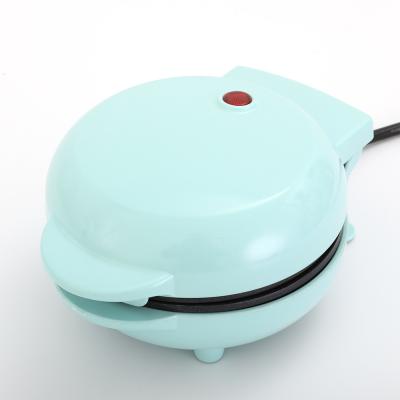 China Mini Waffle Maker 550W 120V Non-Stick Surface for Hash Browns Keto Chaffles Breakfast Maker for sale
