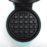 China Mini Waffle Maker 550W 120V Non-Stick Surface for Hash Browns Keto Chaffles Breakfast Maker for sale