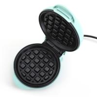 China Portable 120V 550W Mini Waffle Maker Machine Non Stick Cooking Surface for sale