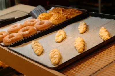 China Nonstick Double Side Coating 42 X 68cm Silicone Baking Paper Sheets White And Kraft Color for sale