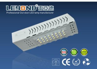 China Outside Solar LED Street Lighting Fixture IP65 AC100-240V DC12 / 24V for sale