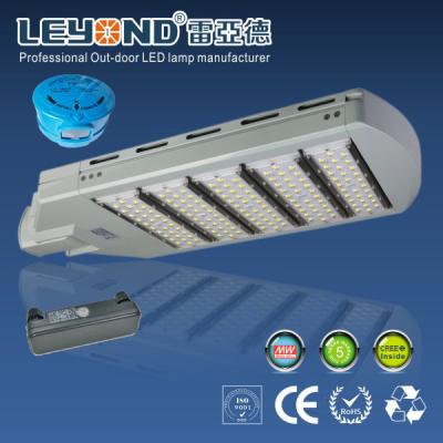 China High Power Solar Power Street Lights IP66 With 13200-14400lm , Long Spanlife hot selling 2018 for sale