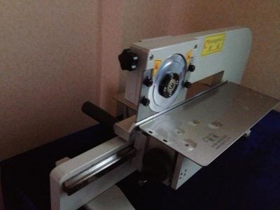 China Circular Blade PCB Depanelizer Machine , Manual Automatic V-Cut Pcb Separator for sale