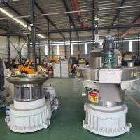 China Vertical Ring Die Wood Pellet Machine 1-2 Tons Per Hour Biomass Briquetting for sale