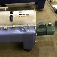 China 3 Phase Decanter Centrifuge 22kw SKF Bearing 350mm Bowl Diameter for Oil Extraction for sale