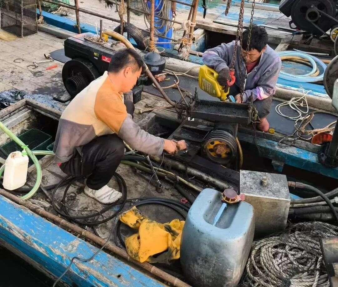 Fishing raft settlement