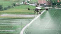 China Q100 Agriculture Drone For Spraying Fertilizer And Pesticides 13.8m/s Drone Remote Control for sale